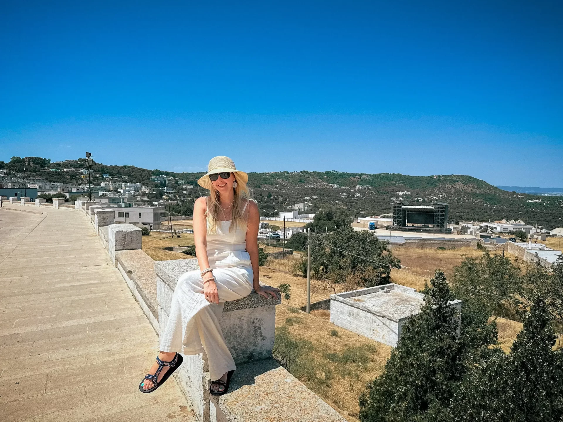 Travel Outfit for Summer - Insider Mama